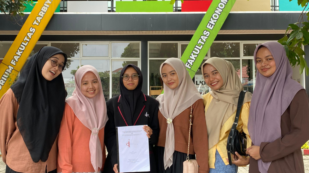Alya Mardiatul C, Mahasiswa IDAQU Prodi IH Pertama yang Lulus dengan ...